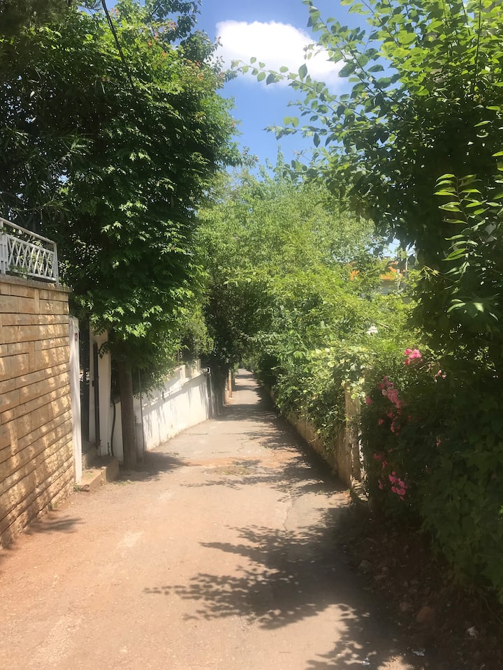 Prince Islands Burgazada Apartment Private Garden - Heybeliada