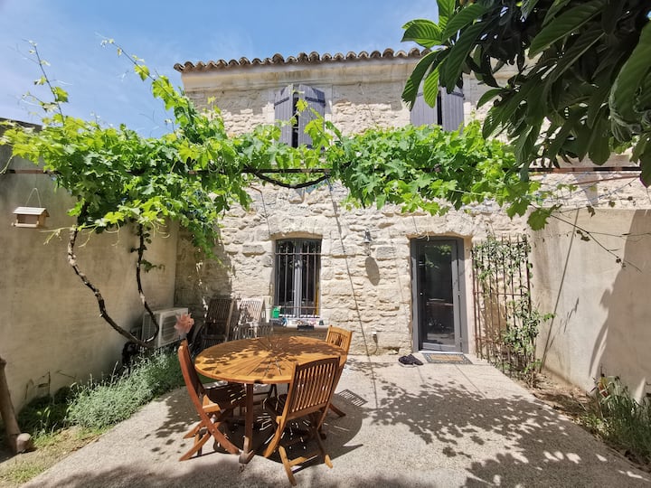 Maison Avec Intérieur Moderne, Jacuzzi Et Bbq. - Le Pontet