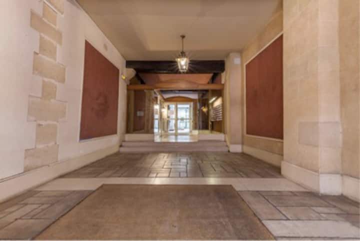 Charmant 3 Pièces Coeur De Paris.