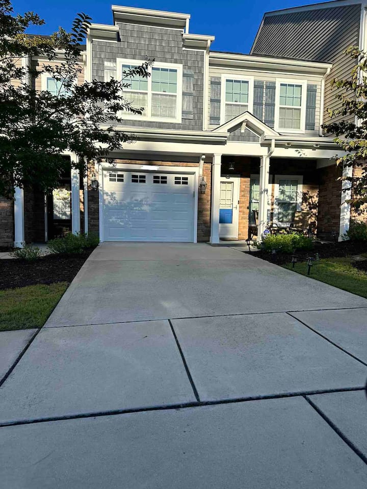 Cozy Cary Townhouse - Cary, NC