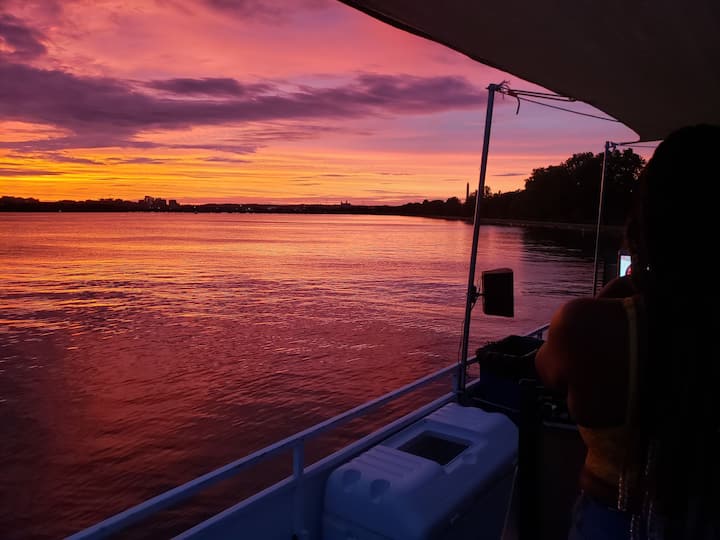 Waterborne Adventure On Chriscraft Catalina - Washington, DC