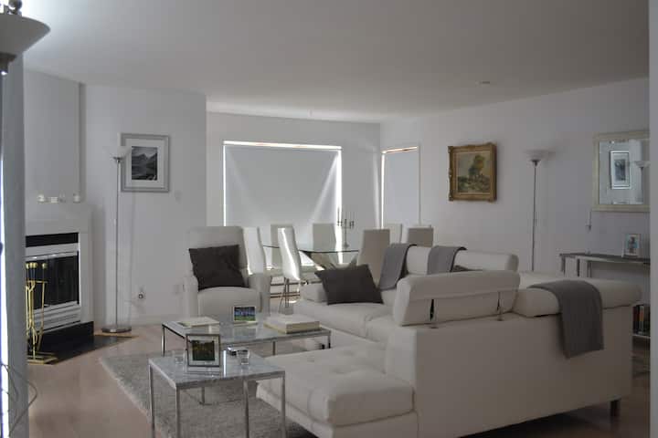 Beautiful Condo In Beaconsfield South! - Pointe-Claire