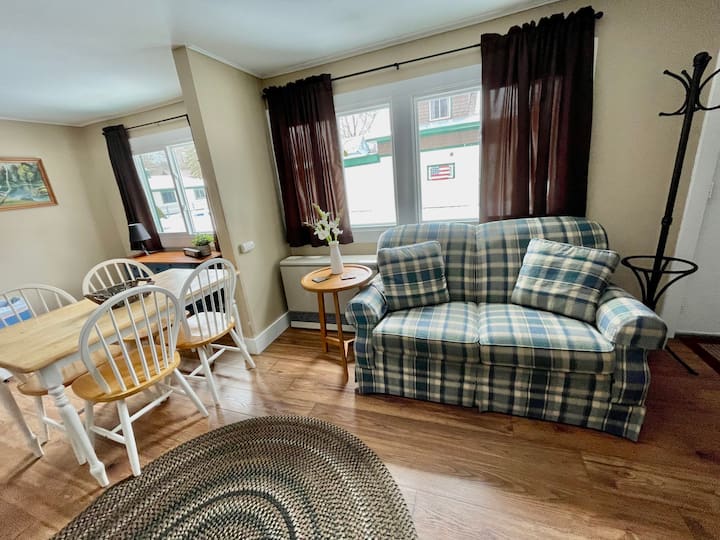 Village Cottages Unit #2. Cozy Cottage For Two! - Old Forge, NY