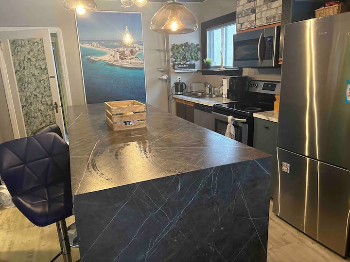 Sunny Duplex In St Boniface - Winnipeg