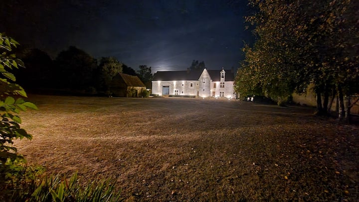 Demeure Authentique Du 15e Siècle, Au Calme. - Sarthe