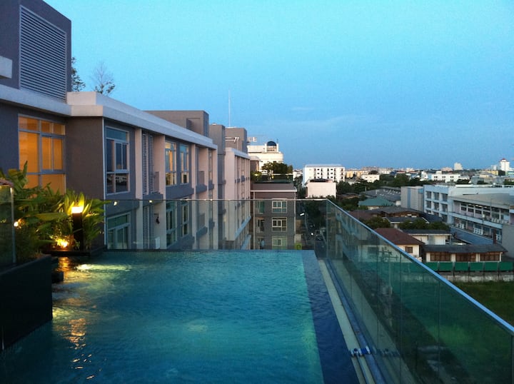 Low-rise Bangkok Studio Bts Wi-fi Washer Gym Pool - Phra Khanong