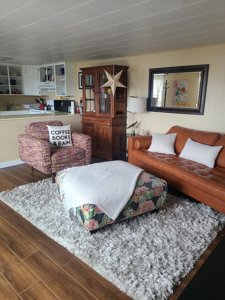 Viewtopia | 1 Bedroom Home | Ocean View - Ketchikan, AK