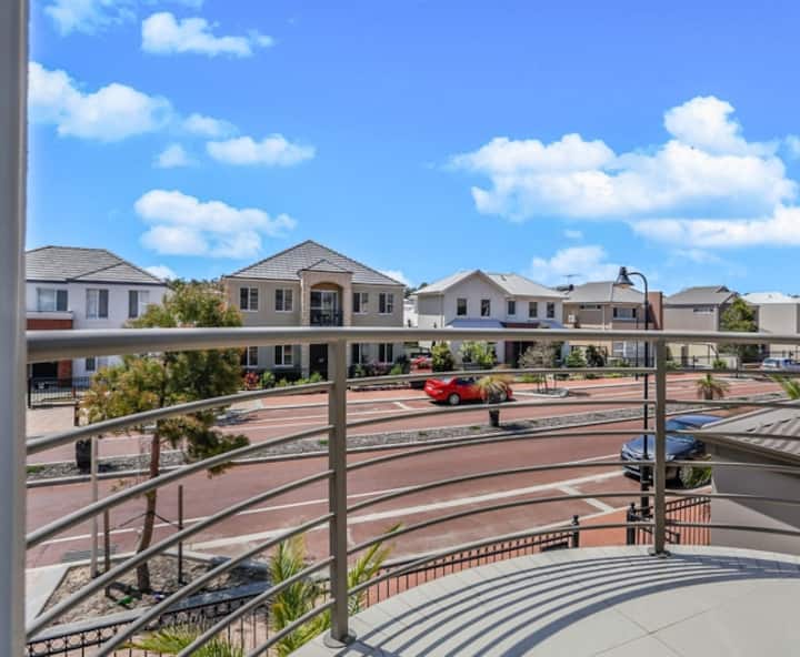 Top Floor 2 Bedroom Retreat - Mindarie