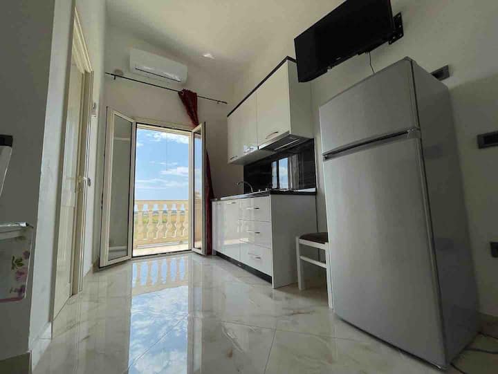 Dhoma Plazhi Parajsa (Room N.5) - Spille