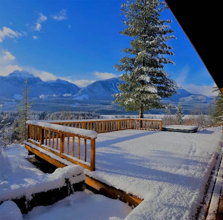 Gondola Base | Stunning Views | Business #0005235 - Revelstoke