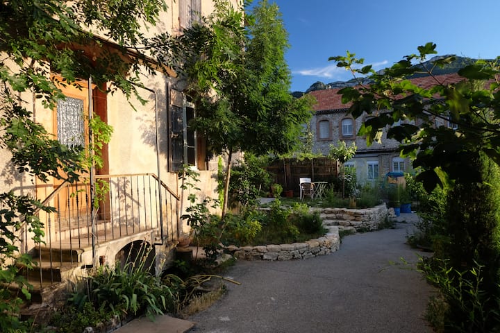 Maison  De Caractère Avec Extérieur Centre Ville - Die