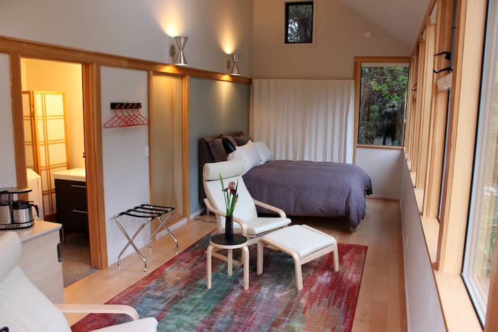Contemporary Garden Suite - Mendocino, CA