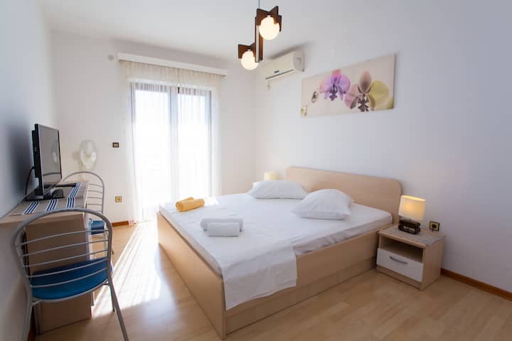 Room For Two R1 - Brela