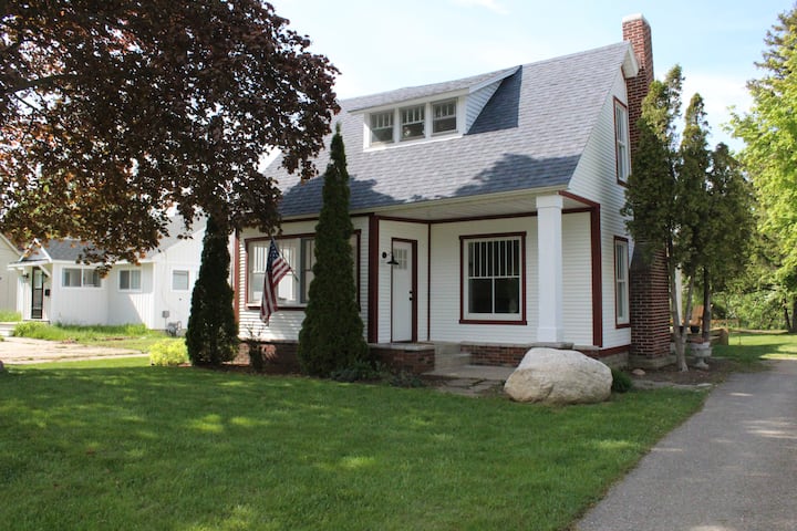 Hurlbut House - Charlevoix, MI