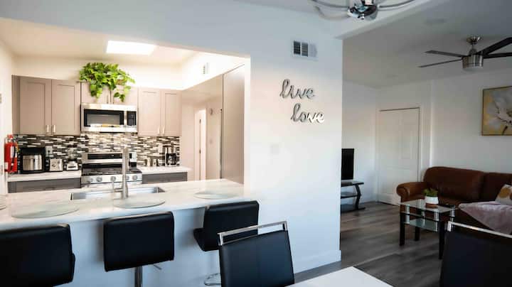 Newly Remodeled Home 10min From Strip - Las Vegas, NV