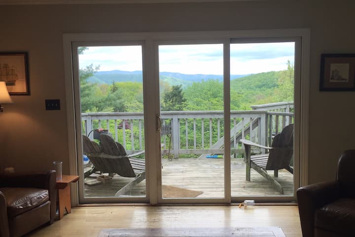 Beautiful Views, Only 2.5 Miles To Lane Stadium - Blacksburg, VA