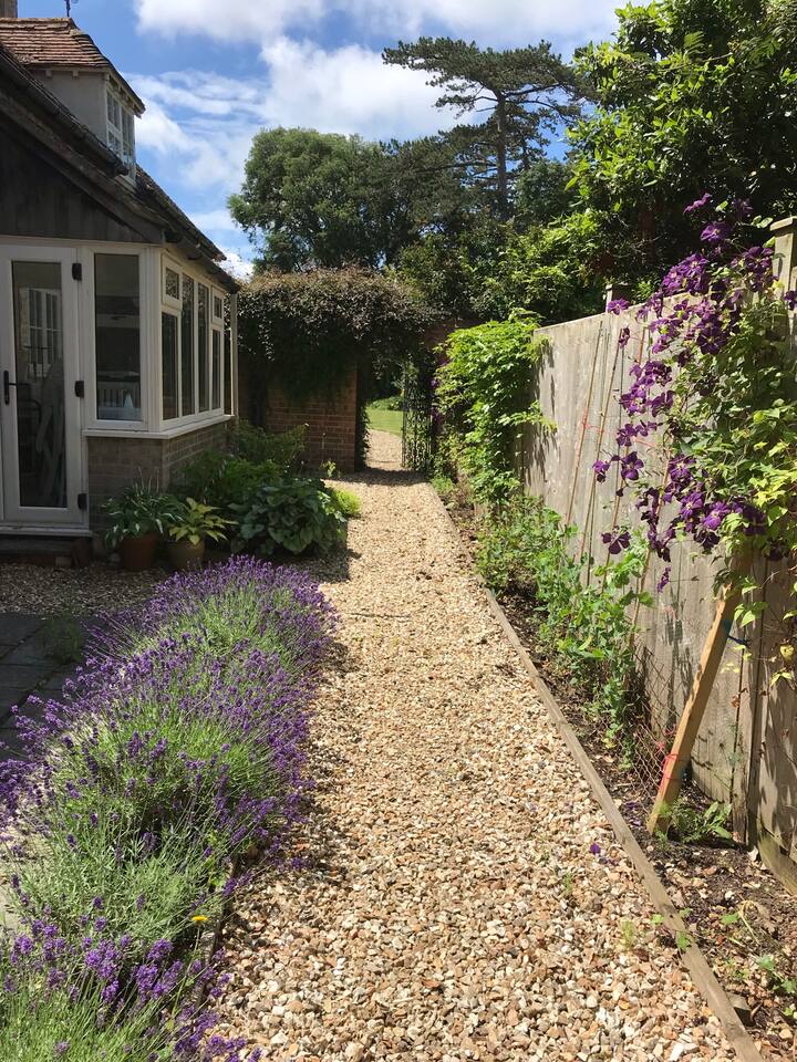 Old Stables With Secluded Courtyard - Sherborne