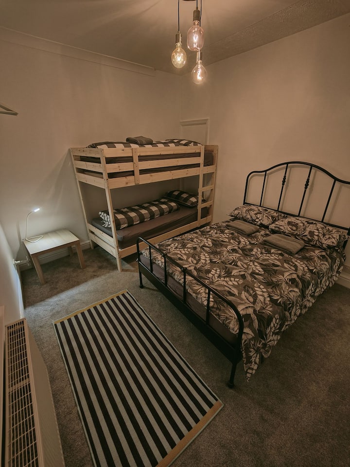 York City & Racecourse - 6 Guests. Family Friendly - York