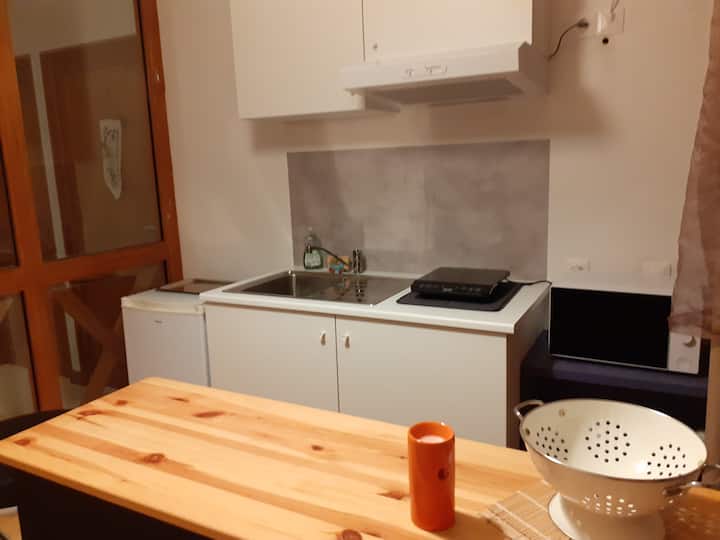 Chambre Avec Kitchenette Dans Un Village Paisible - Poligny