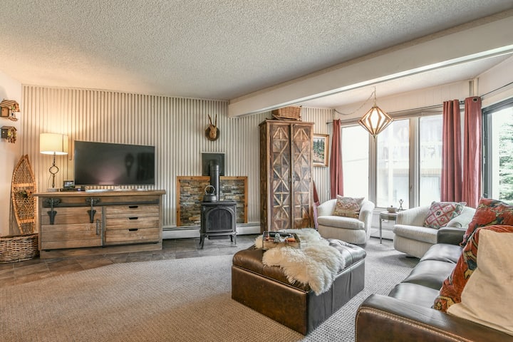 Beautiful Peak 8 Condo Near Free Shuttle Stop - Breckenridge, CO