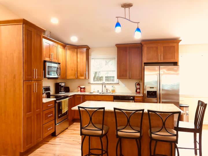 1200 Sq Ft + 3br + Parking | 15 Min To Airport - レントン, WA