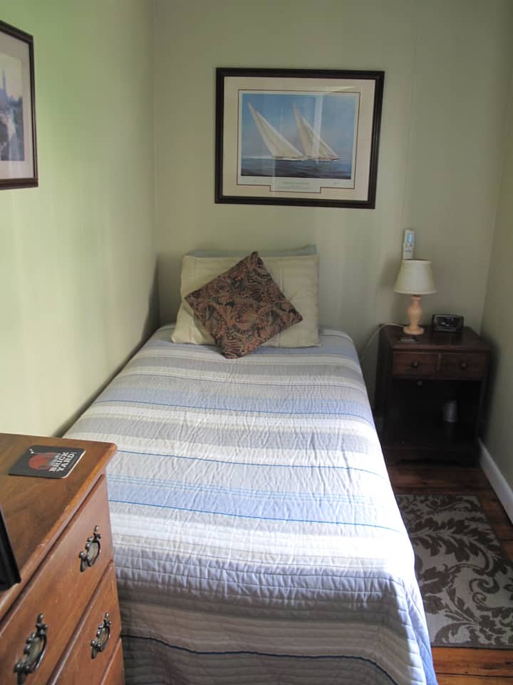 Captain R12 Very Small Single Twin Bed Shared Bath - Provincetown, MA