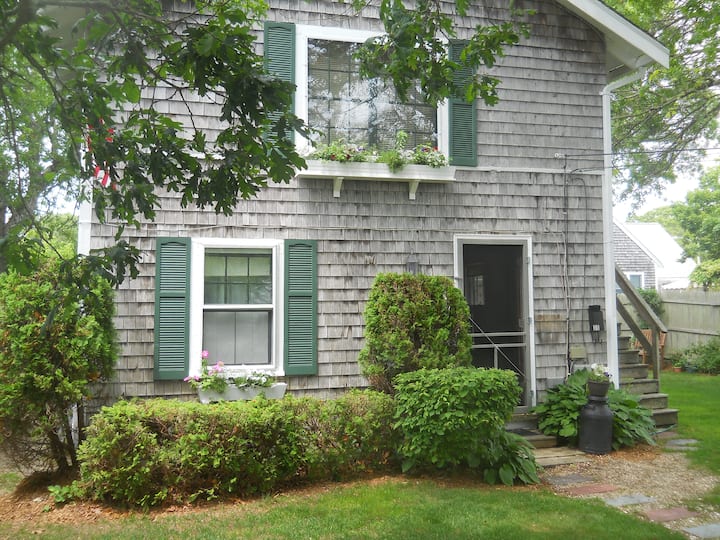 Old Cape Cottage - Guest suites for Rent in Yarmouth, Massachusetts ...