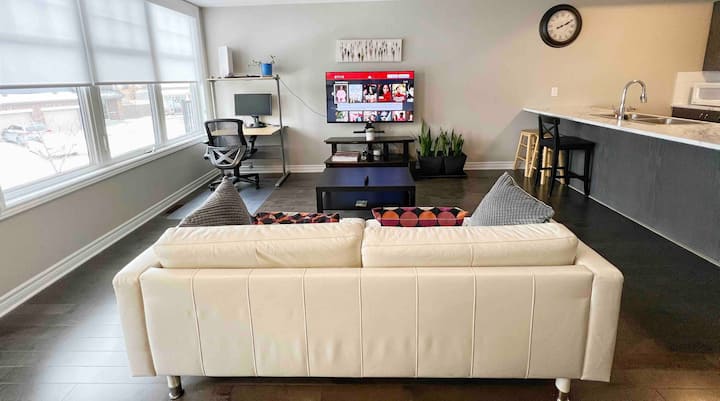 Stylish And Comfortable  2bdrm Townhouse - Ottawa