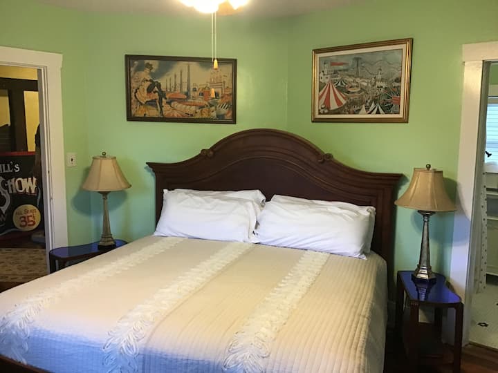 Strawberry Festival Room - Plant City, FL