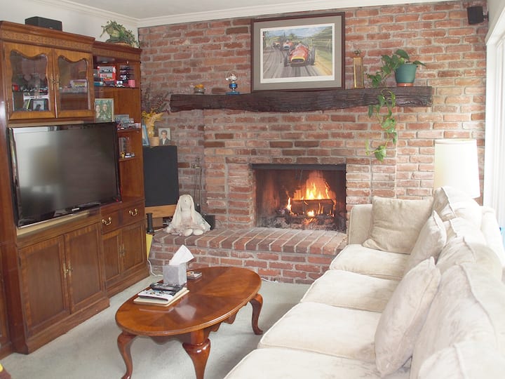 Ocean Breezes Near Pier - Costa Mesa, CA