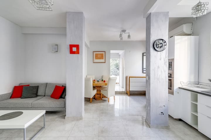 53 Jabotinski , 3 People, 1 Bedroom Plus Salon - Tel Aviv