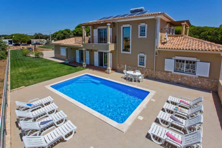 Vale : Relaxing 4bd Villa With Pool Near Beach - 