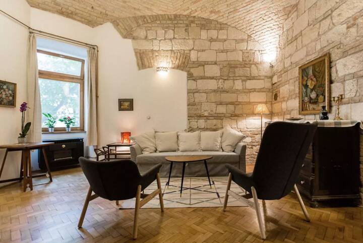 Basilica Cave Apartment - Budapest