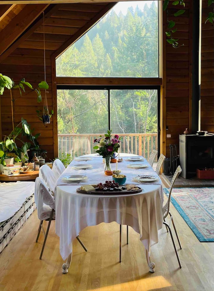 Russian River Artist Cabin, Private Forest+jacuzzi - Guerneville, CA