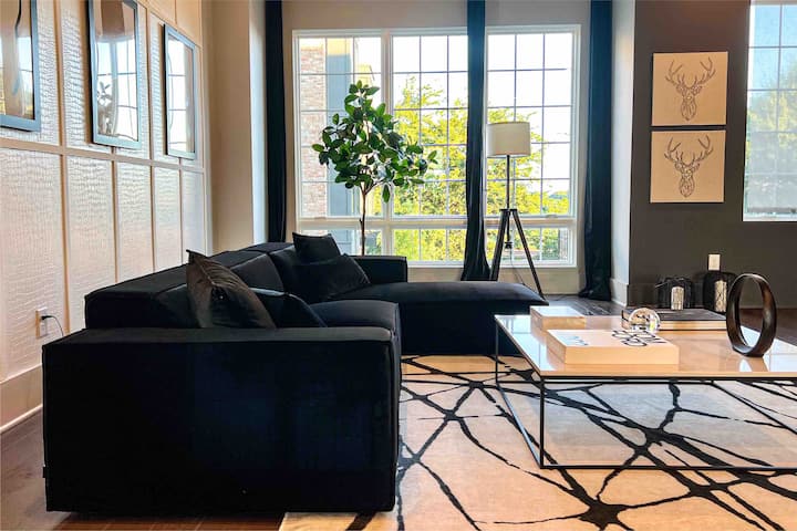 The Mercedes: Executive-level Living W/ Rooftop - Atlanta, GA