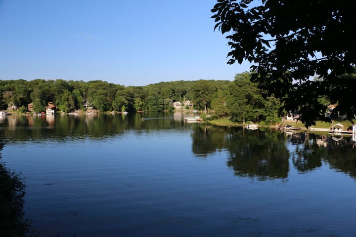 Peaceful Lake Hopatcong Lakefront House - Lake Hopatcong, NJ