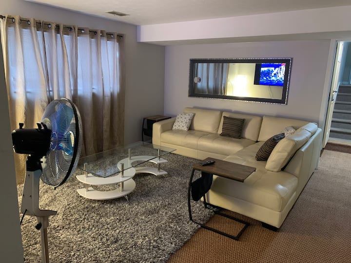 Cozy Vacation Style 3 Bedroom 1.5 Bath Elegance! - Canton, OH