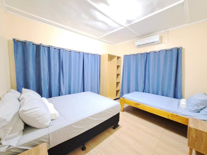 Spacious Ac Bedroom For Two - Apia