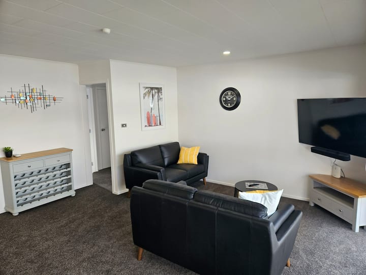 Beach, Sun And Fun * Newly Renovated* - Napier, New Zealand