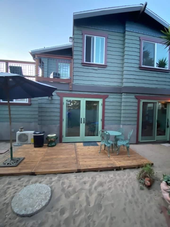Charming & Romantic Private Beach Cabin Style Room - Ventura, CA