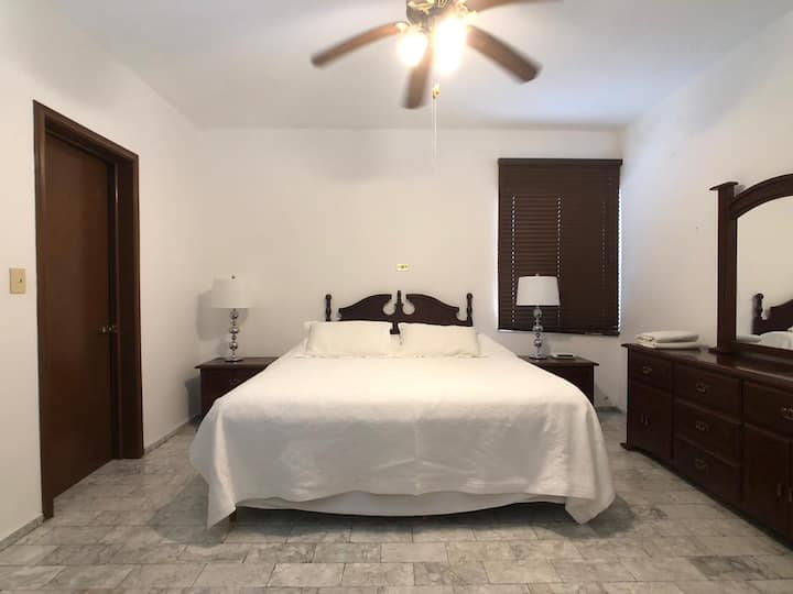 Amplio Departamento Con Excelente Ubicación - Monterrey