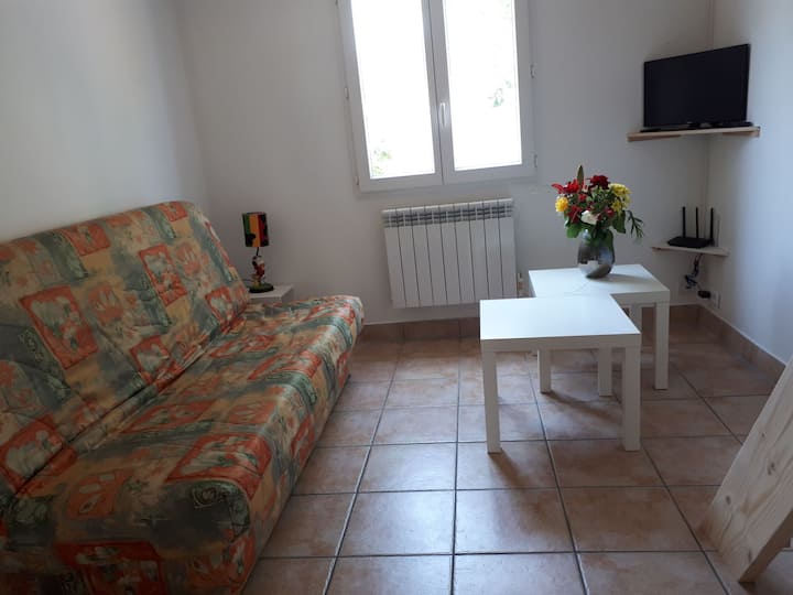 Petit Appartement Mezzanine Dans Un Jardin. - Le Castellet