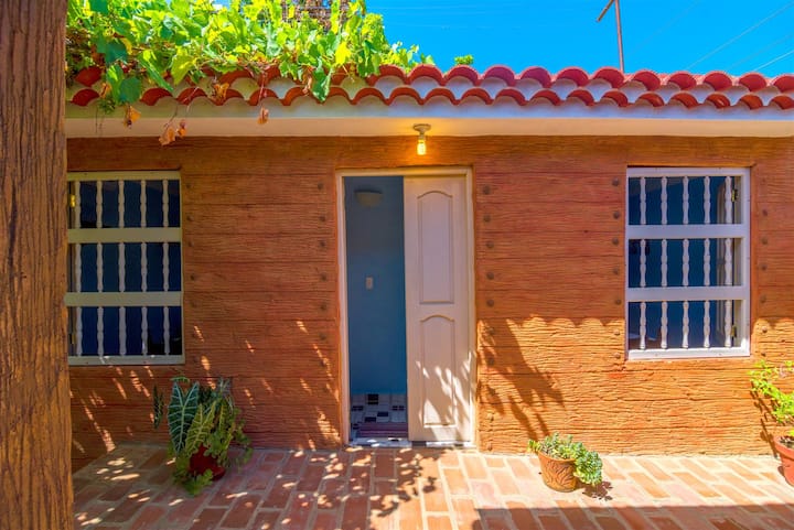 2 Min Plaza Mayor Trinidad Wi-fi 3br Generator T4 - Cuba