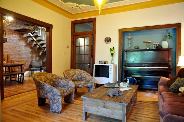 Chambre Double Petite-italie
Lit King Main Floor - Montreal