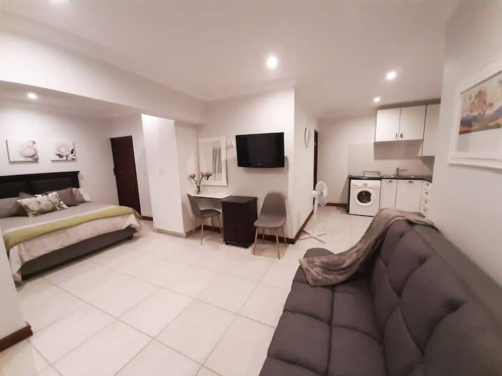 Unit 1, African Greys - Randburg