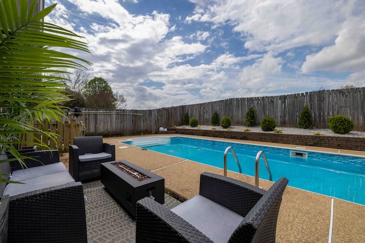 Cori's Pool House - Southaven, MS