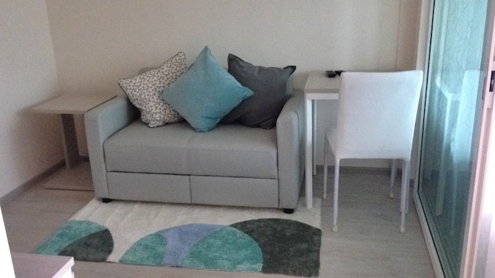 Rooftop Garden Pool And Gym Next To Skytrain. - Bangkok