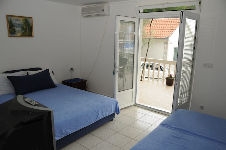 Studio With Balcony (4 Adults) - Budva