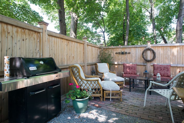 Private Entry Suite With Exclusive Bathroom - Burlington, MA