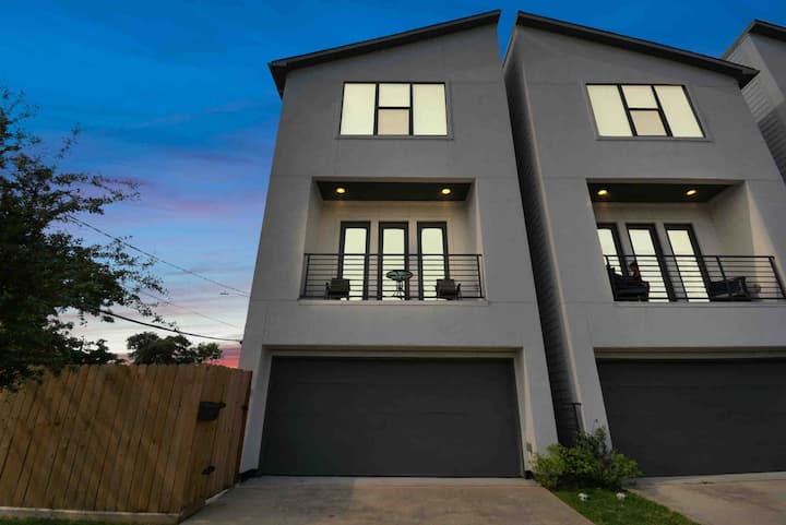 Modern 3br 4ba! Hot Tub W/putting Green Eado Htx - Houston, TX